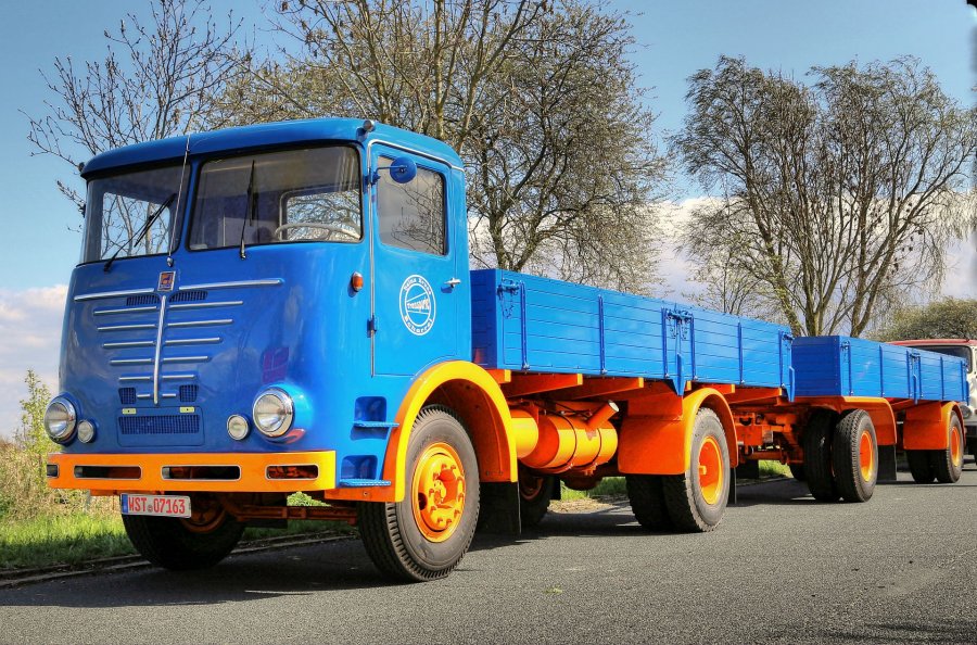 IEHF e.V. - Fahrzeuge - LKW / Busse / Baumaschinen